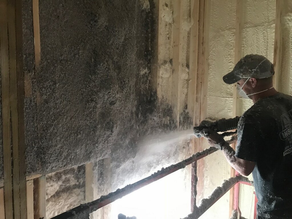 hybrid insulation service at AK Insulation in Duquoin, Illinois